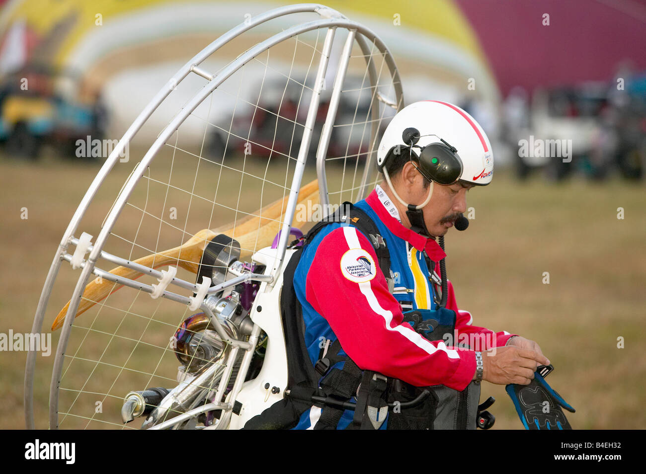 Paramotor pilot prepares to take off Stock Photo - Alamy