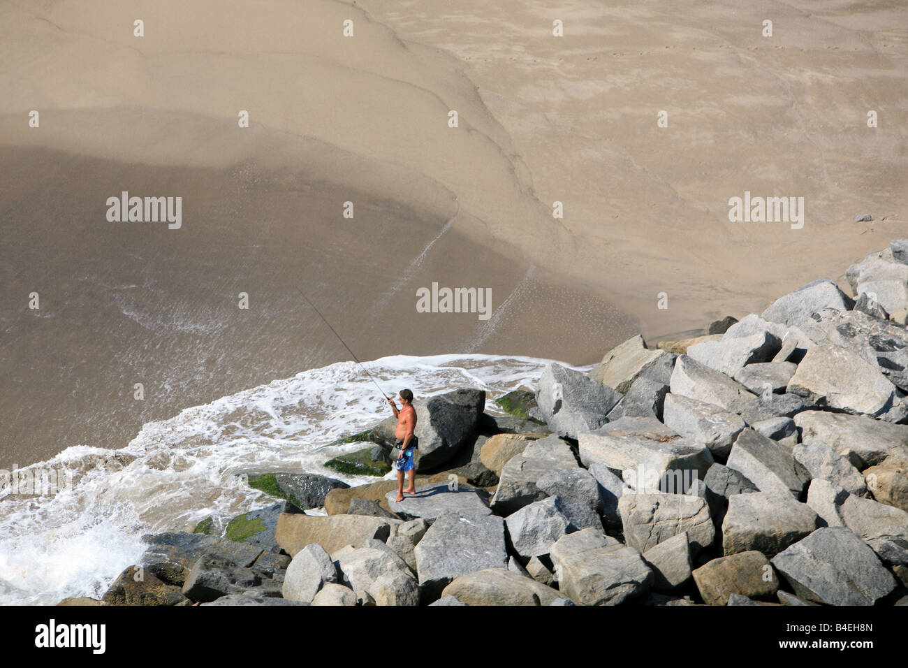 Rocks fishing hi-res stock photography and images - Alamy