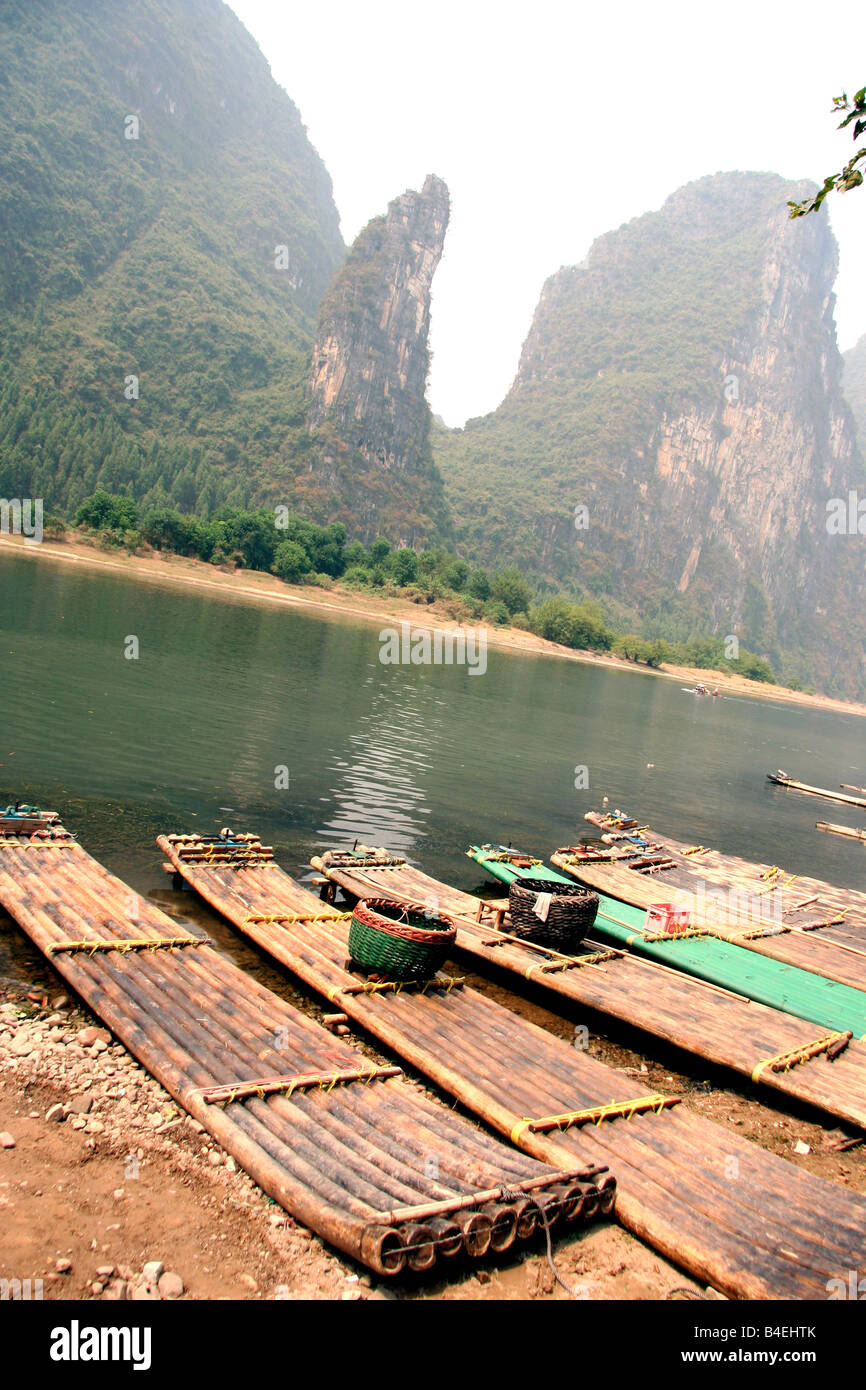 Bamboo boats on the Li river Stock Photo - Alamy