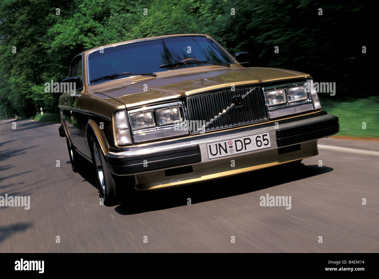 Car, Volvo 262 Coupe, Coupé, gold, model year 1977-1981 (this car model ...
