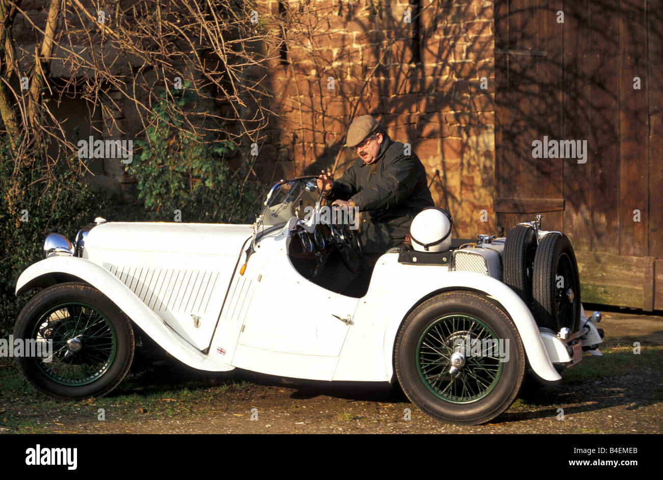 Singer vintage car hi-res stock photography and images - Alamy
