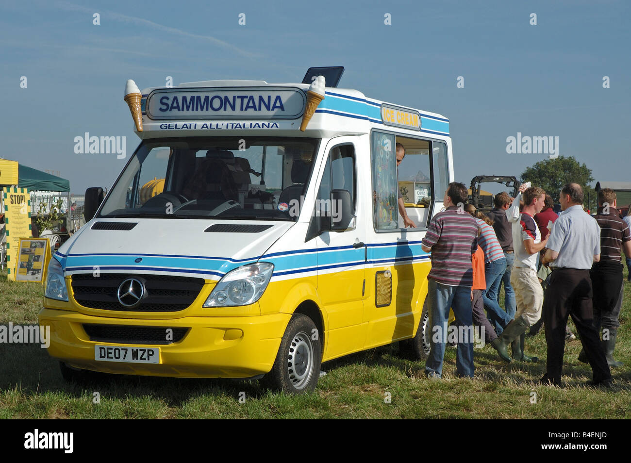 Ice cream van serving hi-res stock photography and images - Alamy