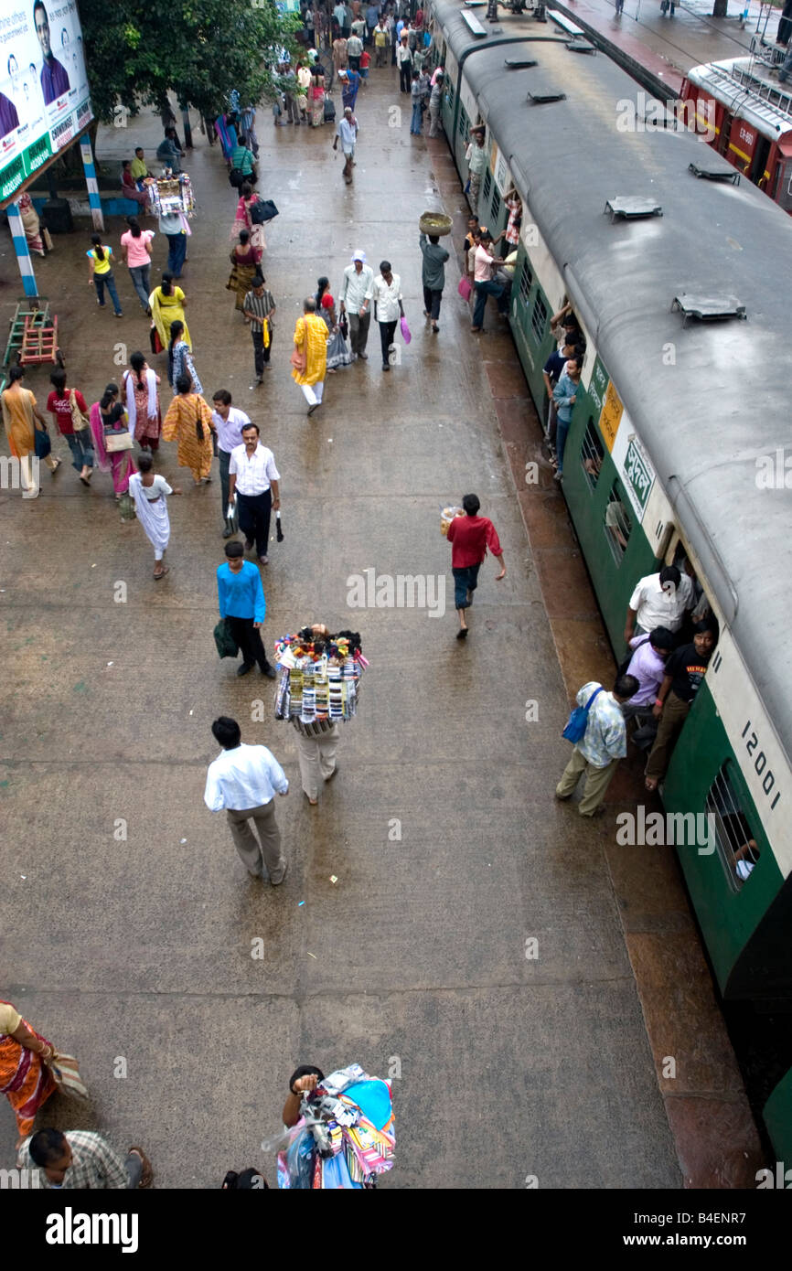 Kolkata local train hi-res stock photography and images - Alamy