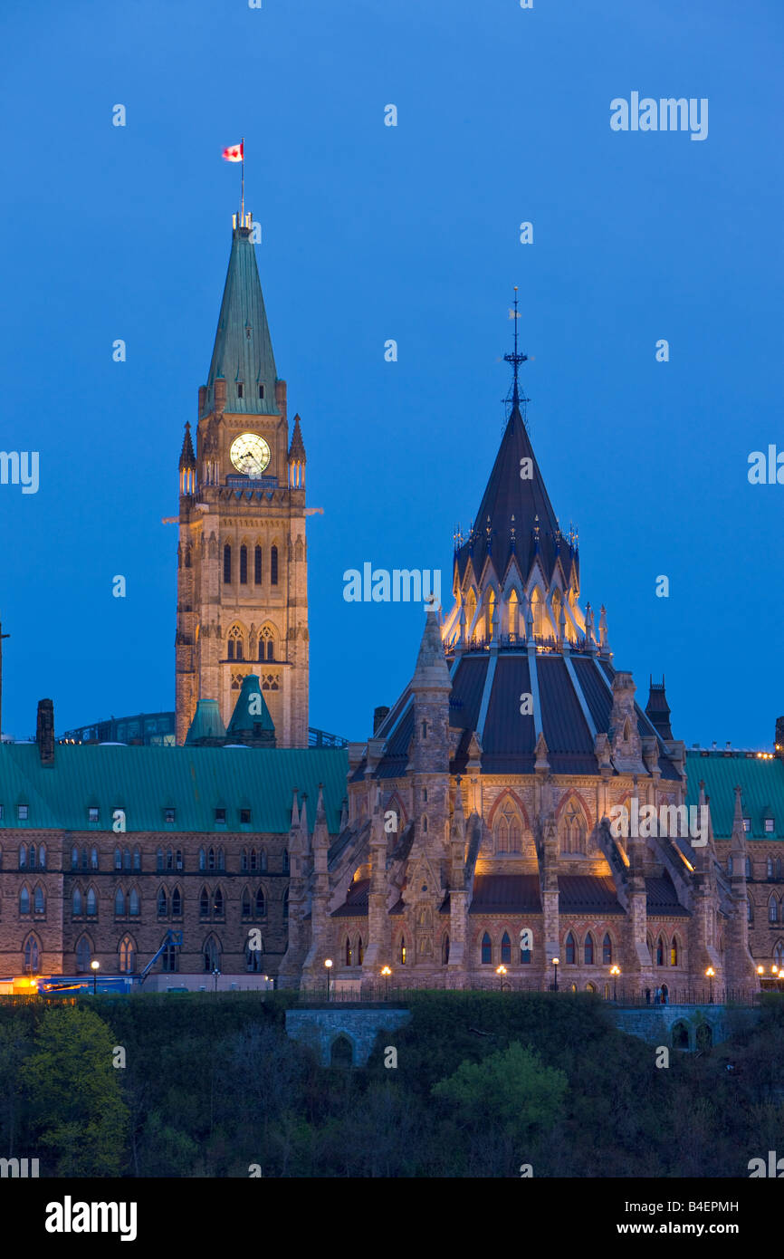 View of Parliament Hill seen from Nepean Point at dusk in the city of ...