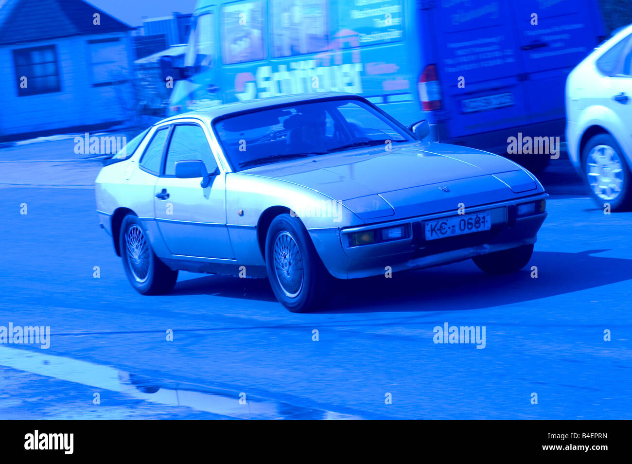 Car, Porsche 924, model year 1977, Coupé , Coupe, old car, driving ...