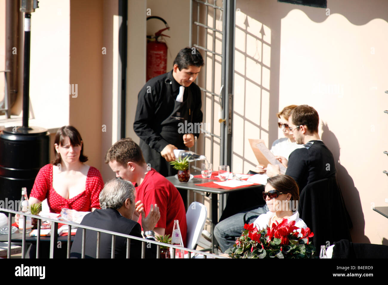 people in restaurant overlooking the spanish steps, rome Stock Photo ...