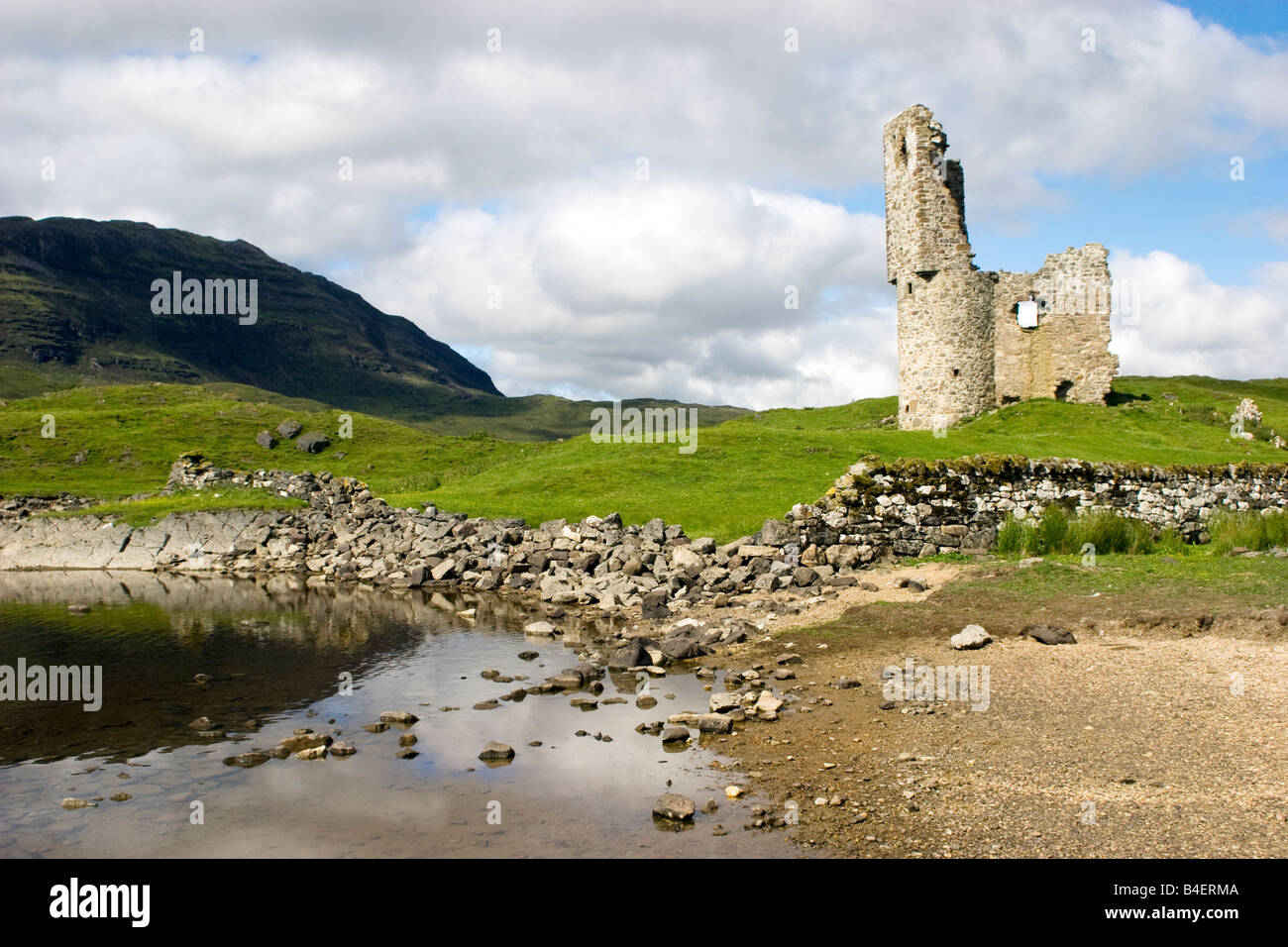 Ardvreck Castle in Inchnadamph, along the road from Ullapool to Durness ...