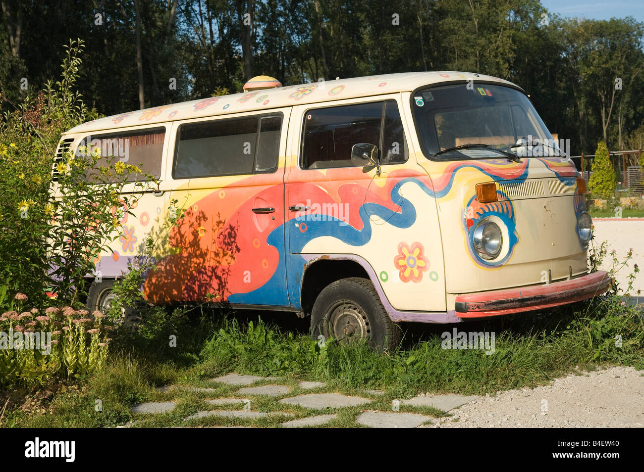 Painted hippie bus hi-res stock photography and images - Alamy