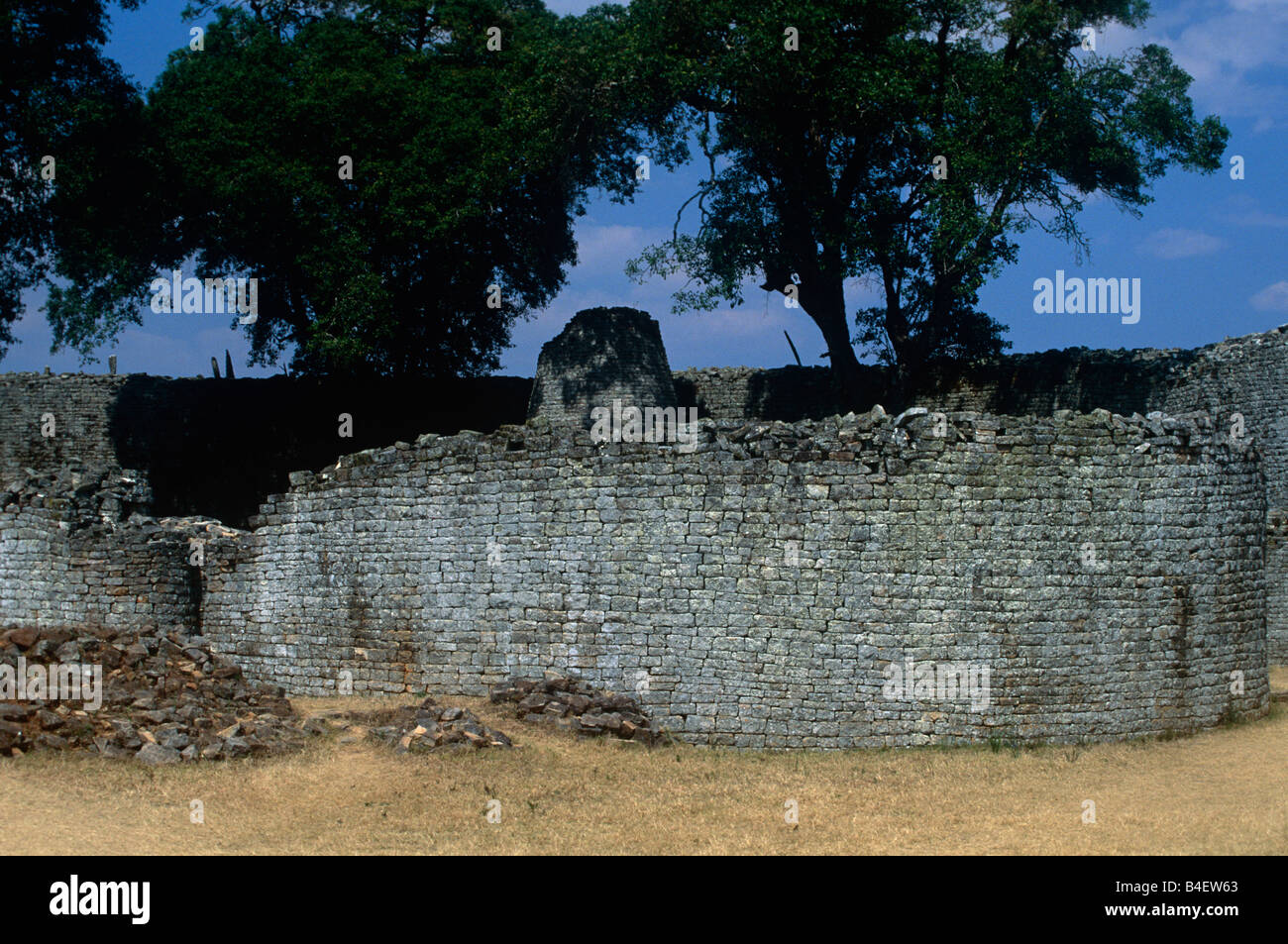 The Great Zimbabwe ruins of stone structures. Zimbabwe Stock Photo - Alamy