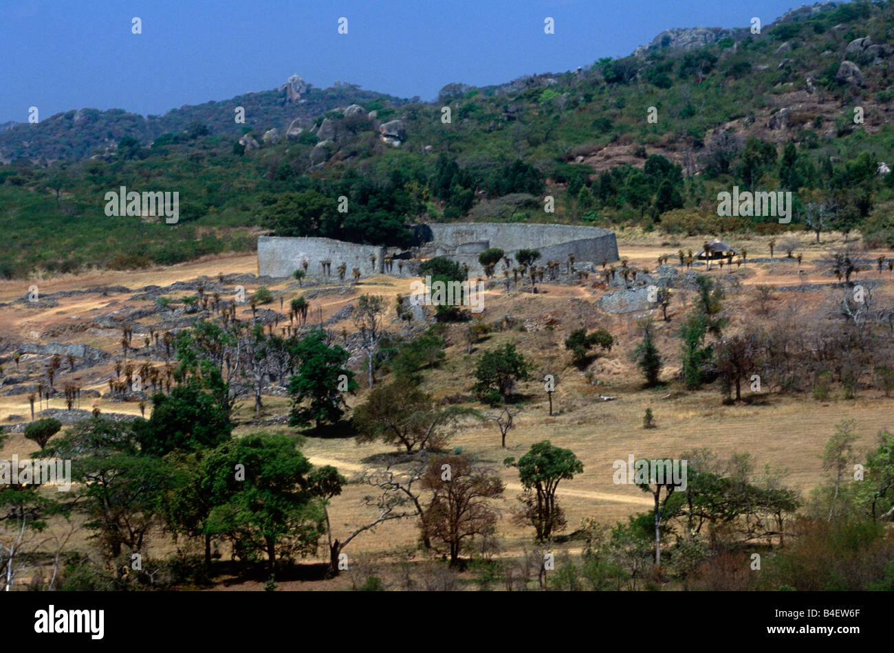 The Great Zimbabwe ruins of stone structures in Zimbabwe Stock Photo ...