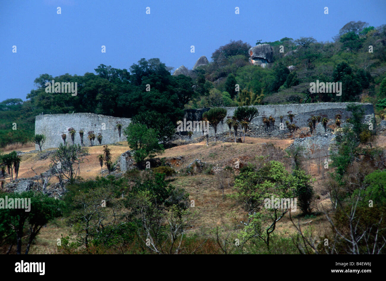 The Great Zimbabwe ruins of stone structures in Zimbabwe Stock Photo ...