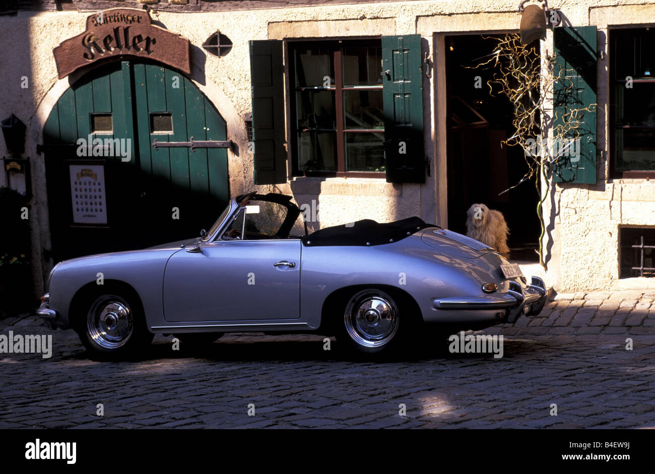 Vintage porsche side view hi-res stock photography and images - Alamy