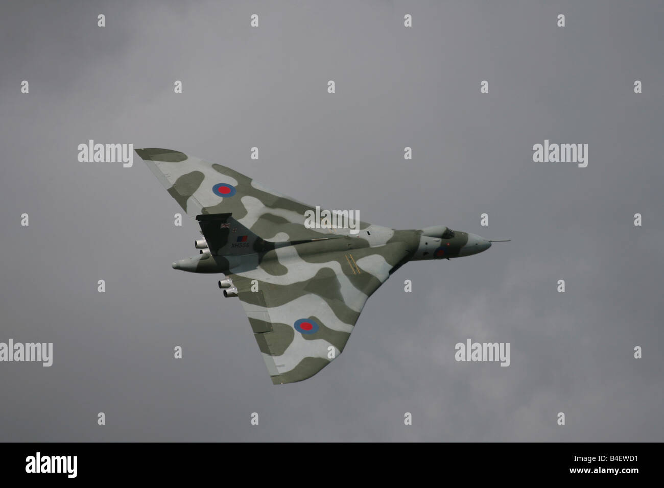 Avro Vulcan flying at a Duxford airshow Stock Photo - Alamy
