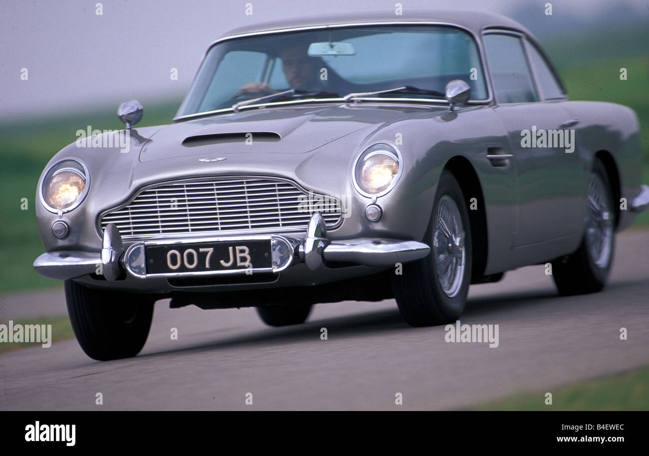James bond aston martin hi-res stock photography and images - Alamy