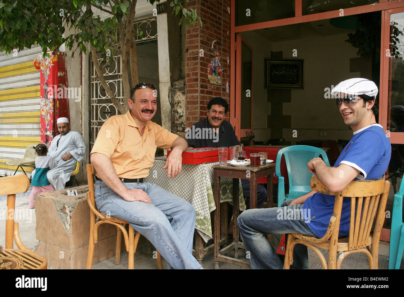 People sitting outside tea shop hi-res stock photography and images - Alamy