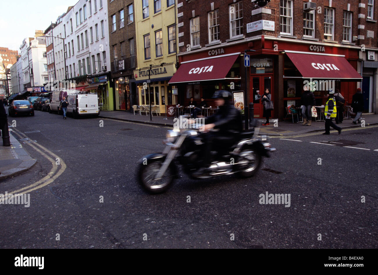 Scene at the intersection of Old Compton Street and Dean Street in Soho ...