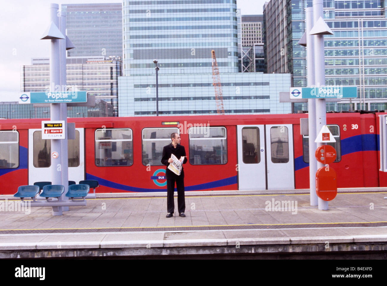 Poplar station platform hi-res stock photography and images - Alamy