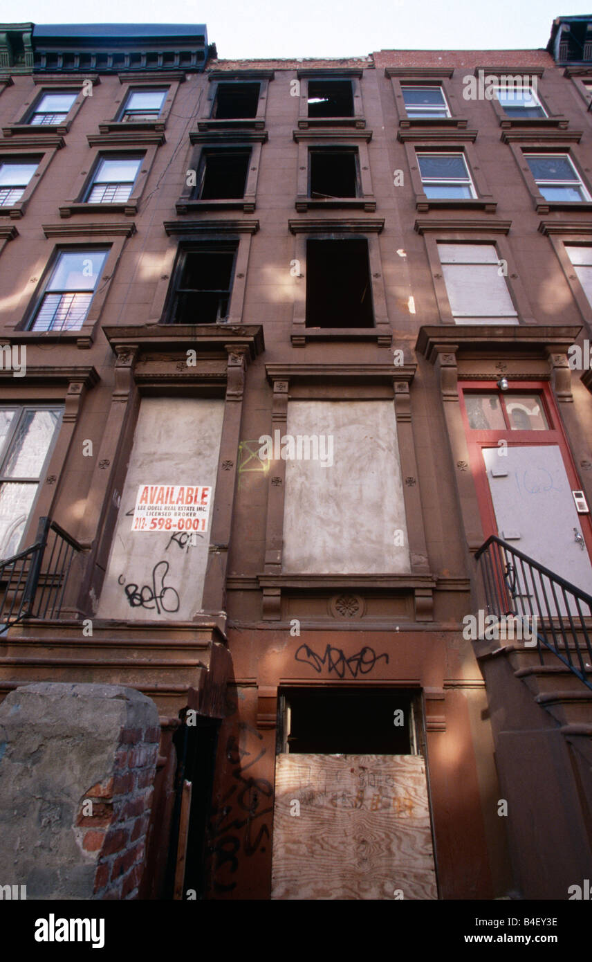 A rundown building in New York City, USA Stock Photo - Alamy