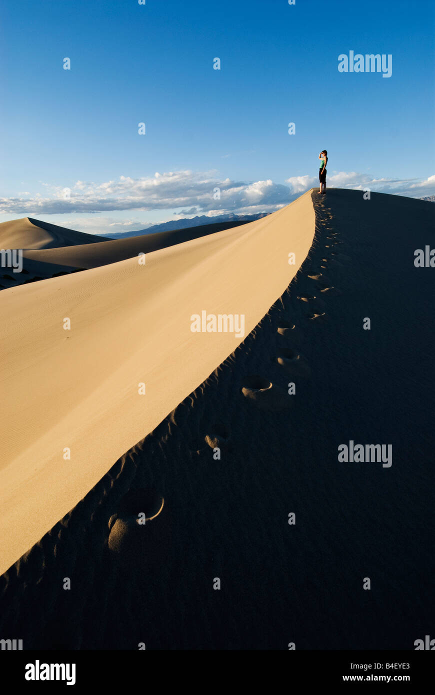 Footprints of woman walking along ridge of sand dune at Stovepipe Wells ...
