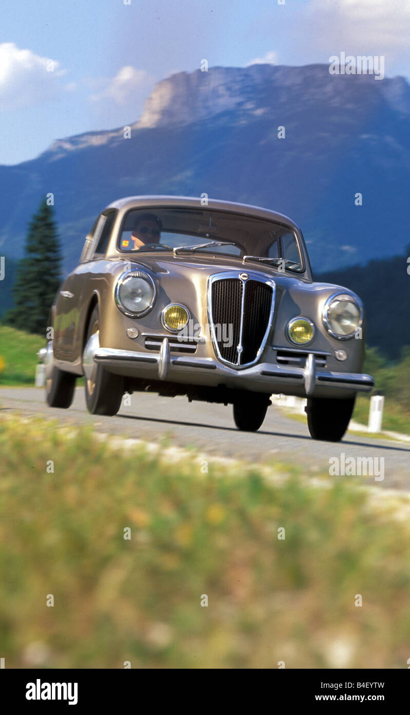 Car mountains 1950s hi-res stock photography and images - Alamy