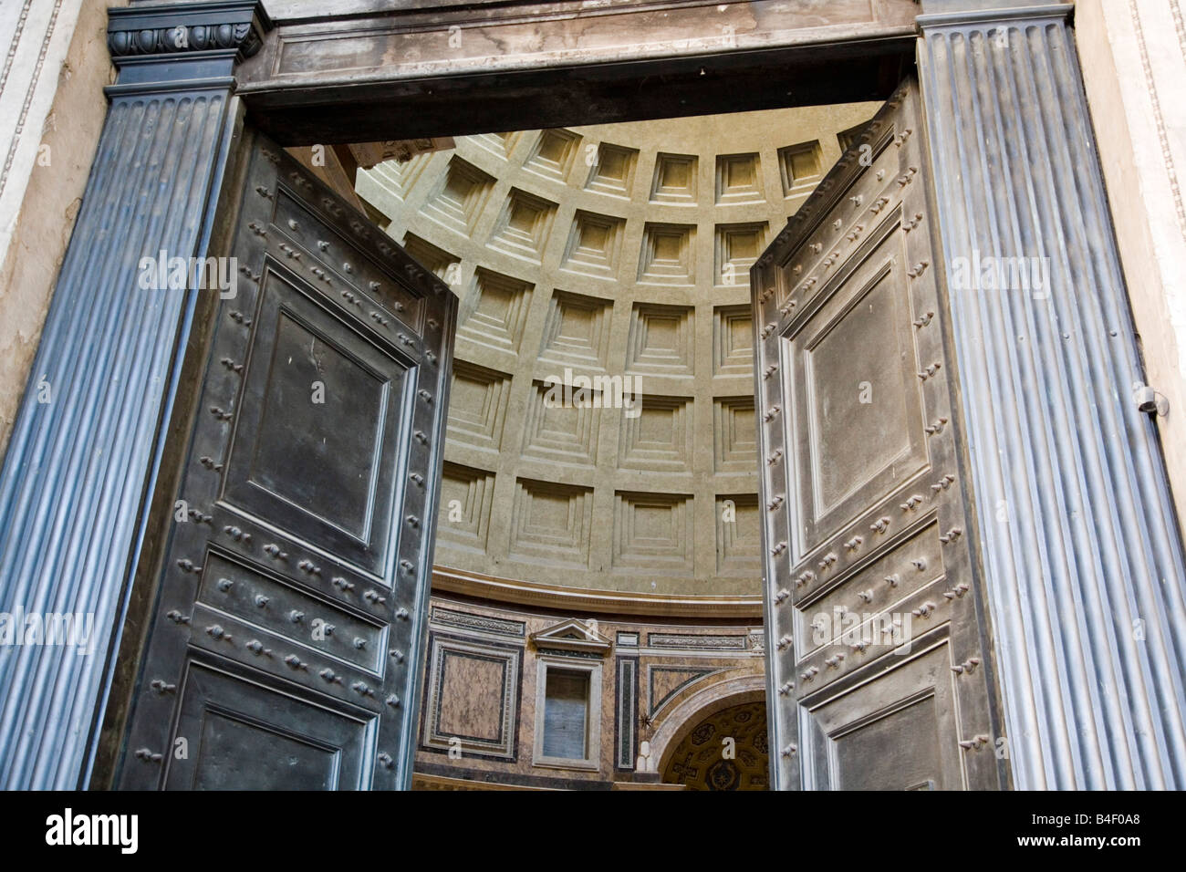 Pantheon rome door hi-res stock photography and images - Alamy