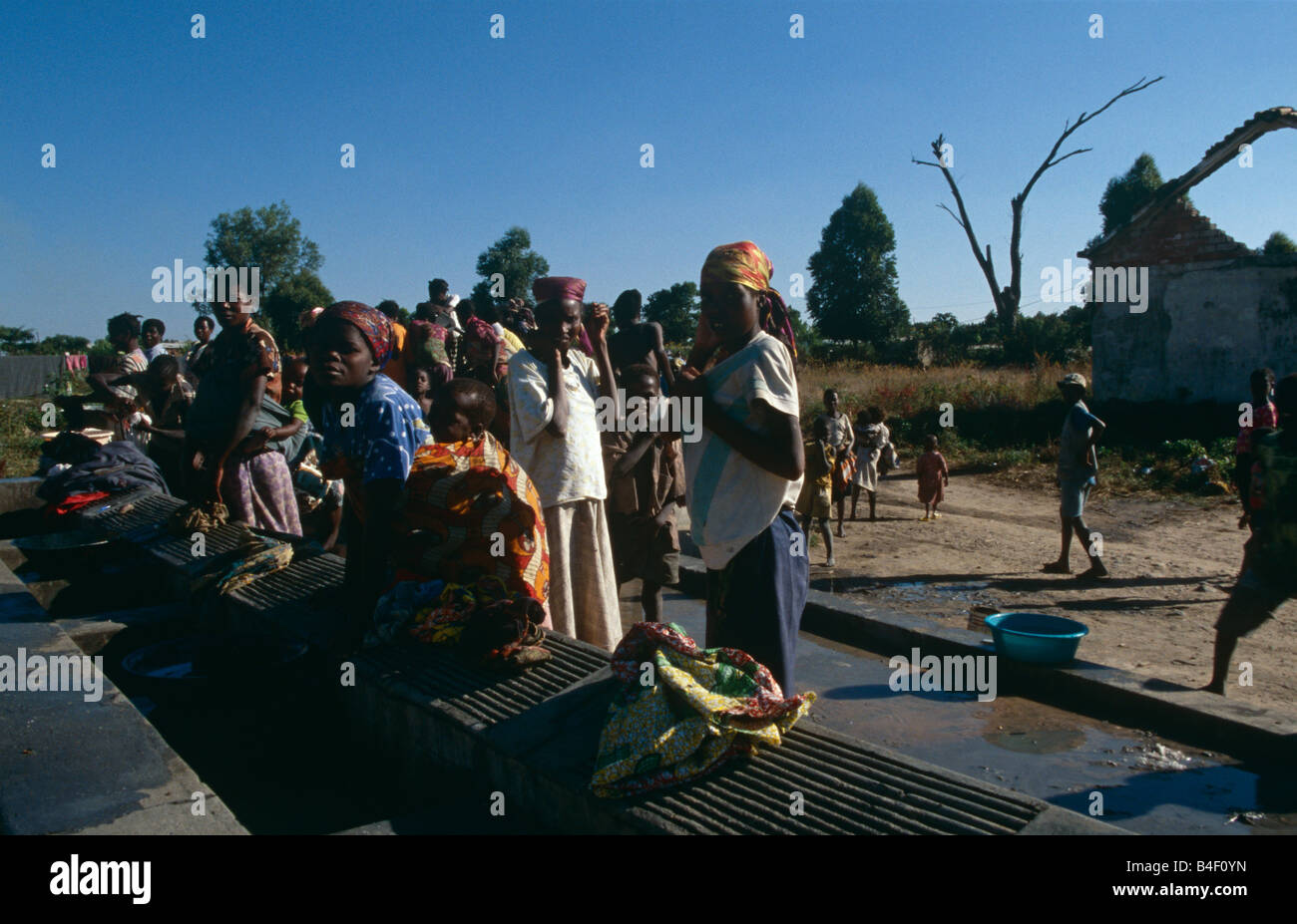 Displaced people washing clothes at a camp in Angola Stock Photo - Alamy