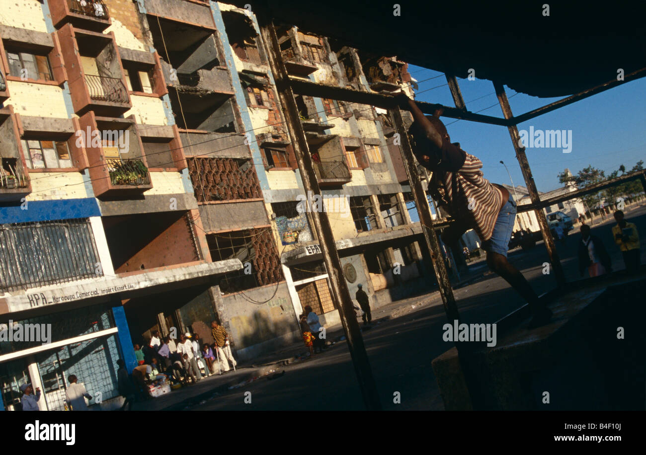 Street scene in war-ravaged Angola Stock Photo - Alamy