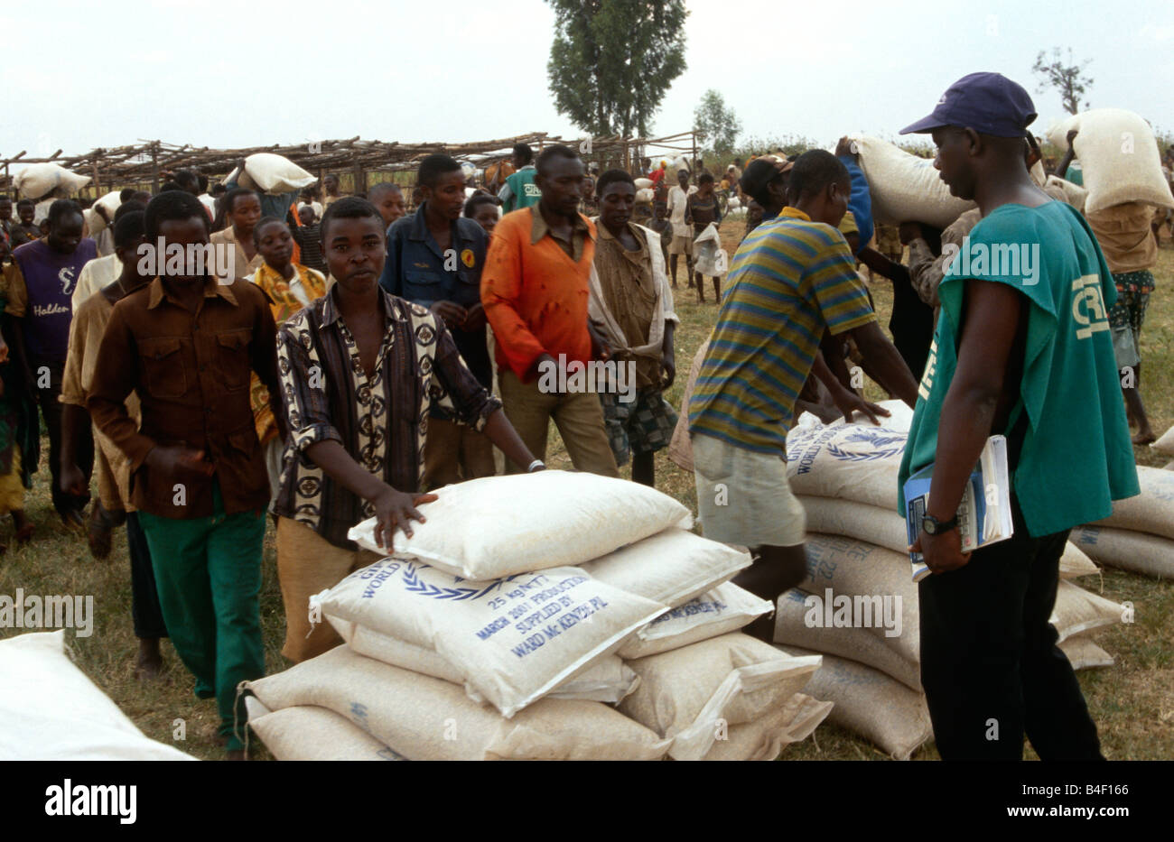 People receiving food supplies distributed by WFP, Burundi Stock Photo ...