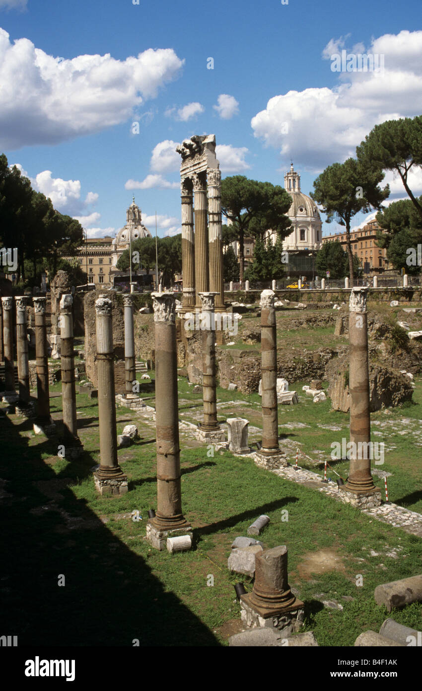 Forum city ruins ancient pillars roman rome hi-res stock photography ...