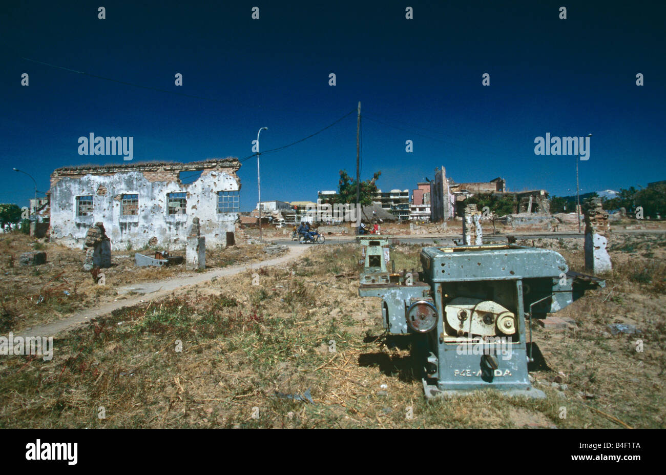 Aftermath of war hi-res stock photography and images - Alamy