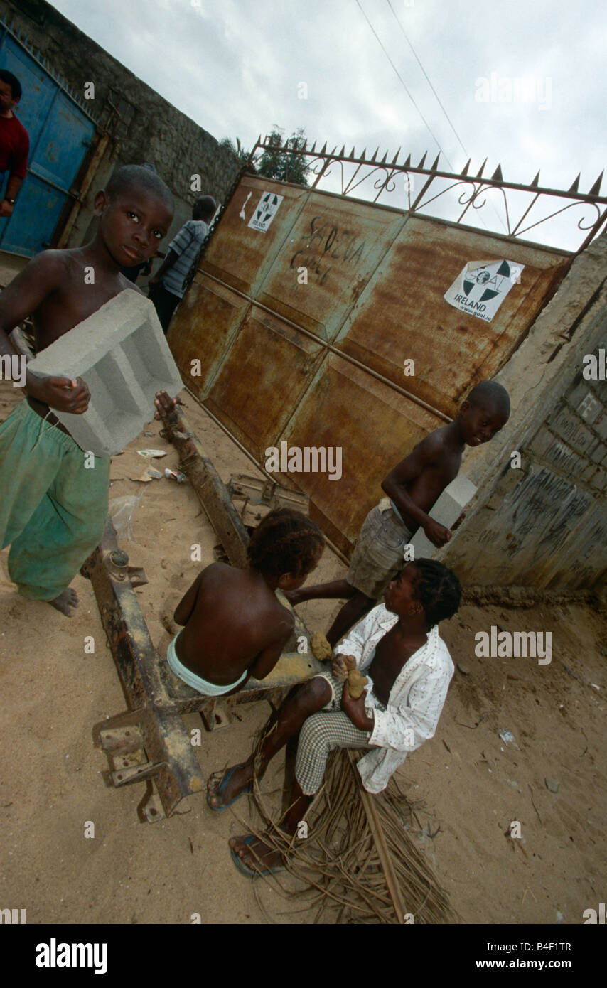Displaced children in Angola Stock Photo - Alamy