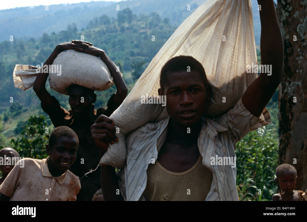 People receiving food supplies by WFP, Burundi Stock Photo - Alamy