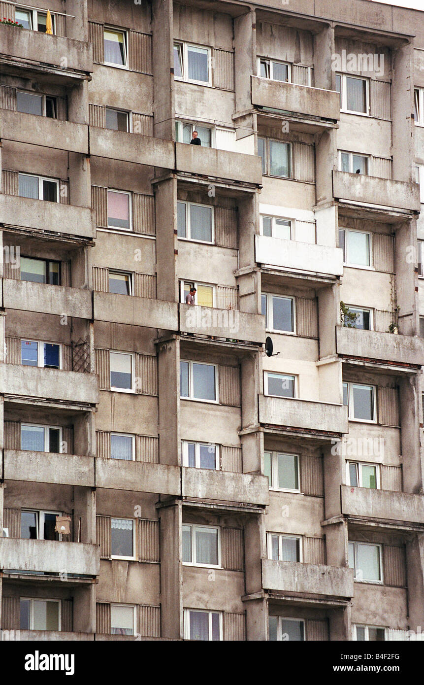 Run down front of a building hi-res stock photography and images - Alamy
