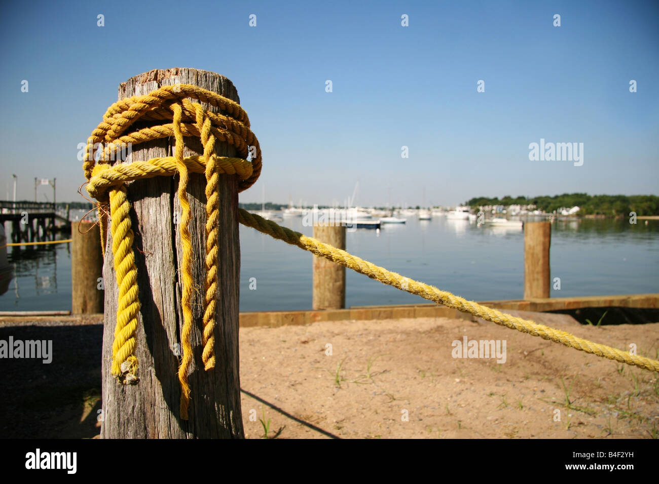Old yellow rope at marina Stock Photo - Alamy