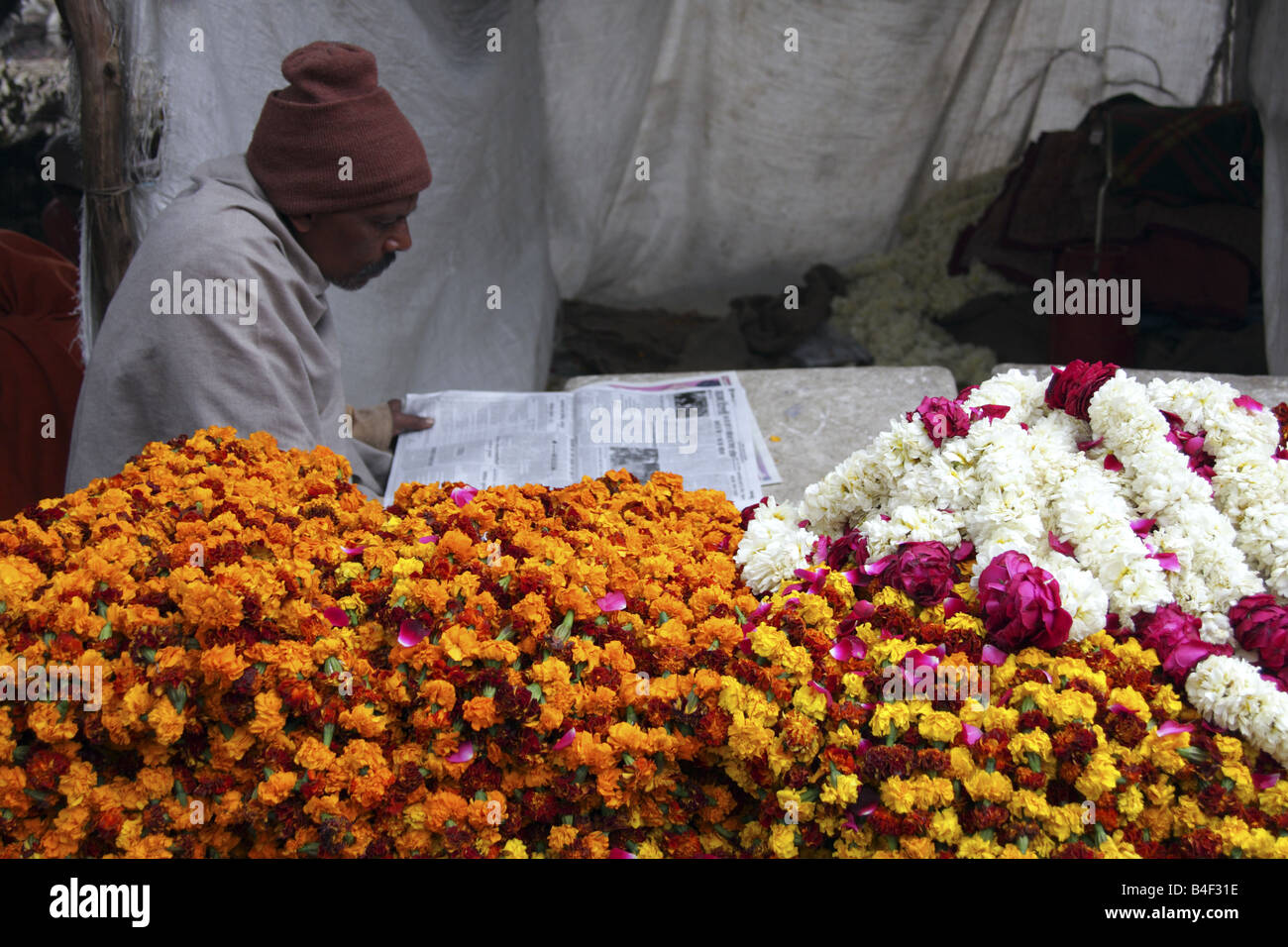 FLOWER VENDORS IN DELHI INDIA Stock Photo - Alamy