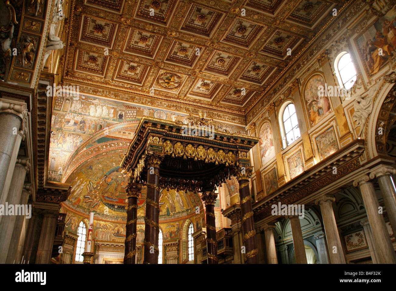interior santa maria maggiore basilica church rome Stock Photo - Alamy