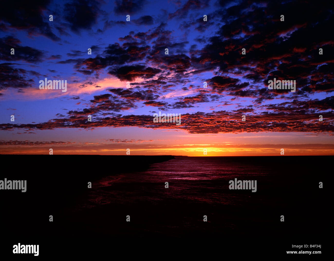 Early morning, sunrise and clouds over the Great Australian Bight ...
