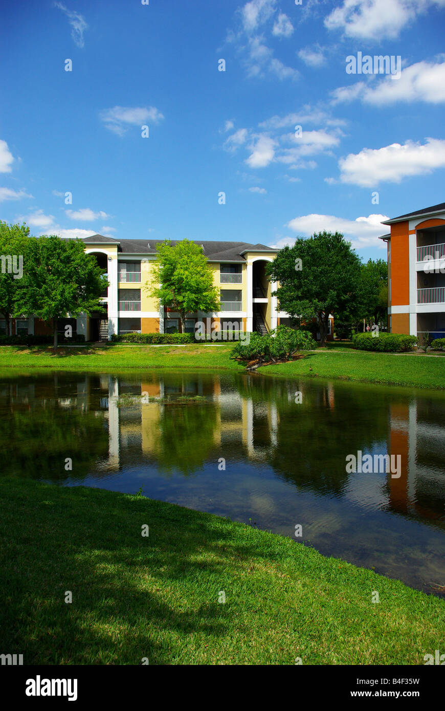 Pond complex hi-res stock photography and images - Alamy