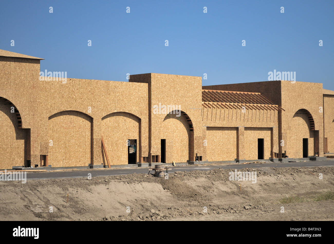 New shopping mall under construction hi-res stock photography and ...