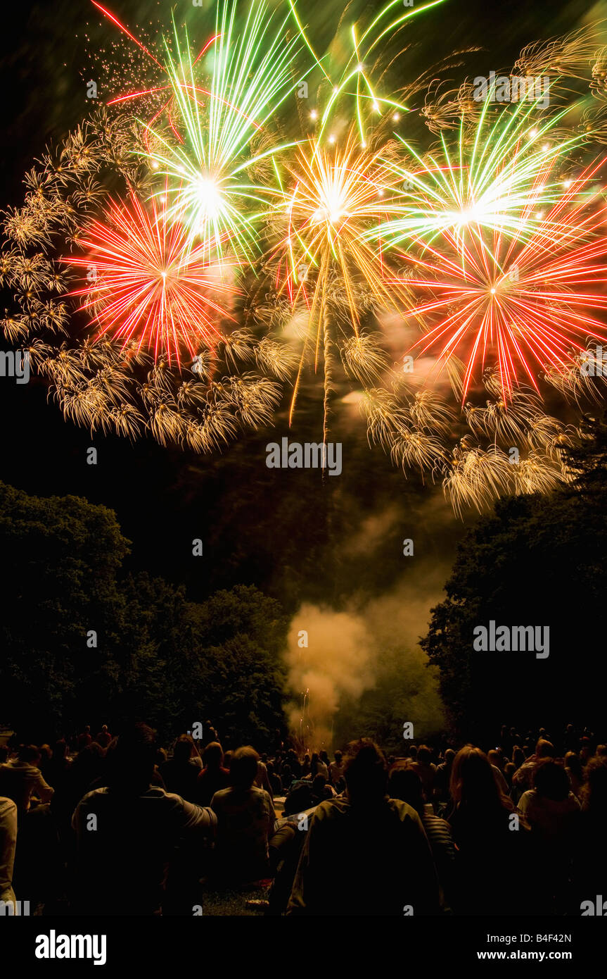 Overhead crowd hi-res stock photography and images - Alamy
