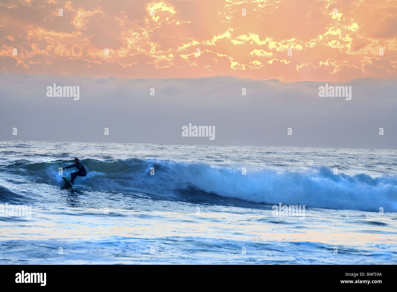 Southern california waves hi-res stock photography and images - Alamy