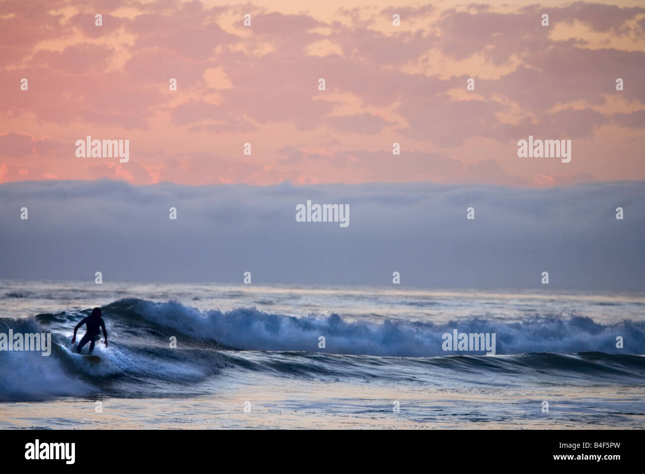 California surfer riding wave hi-res stock photography and images - Alamy