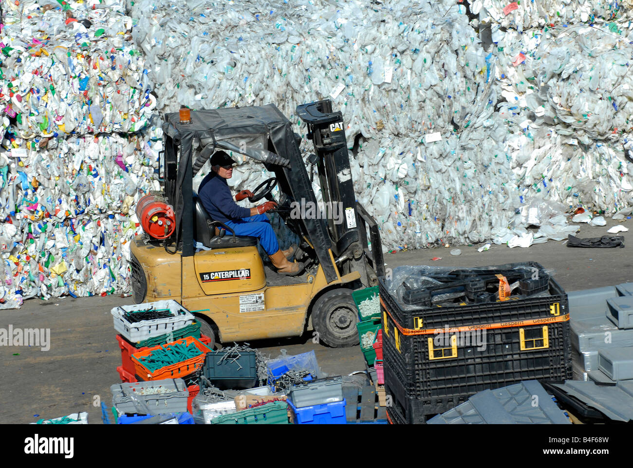 Plastic bottles in the ocean hi-res stock photography and images - Alamy