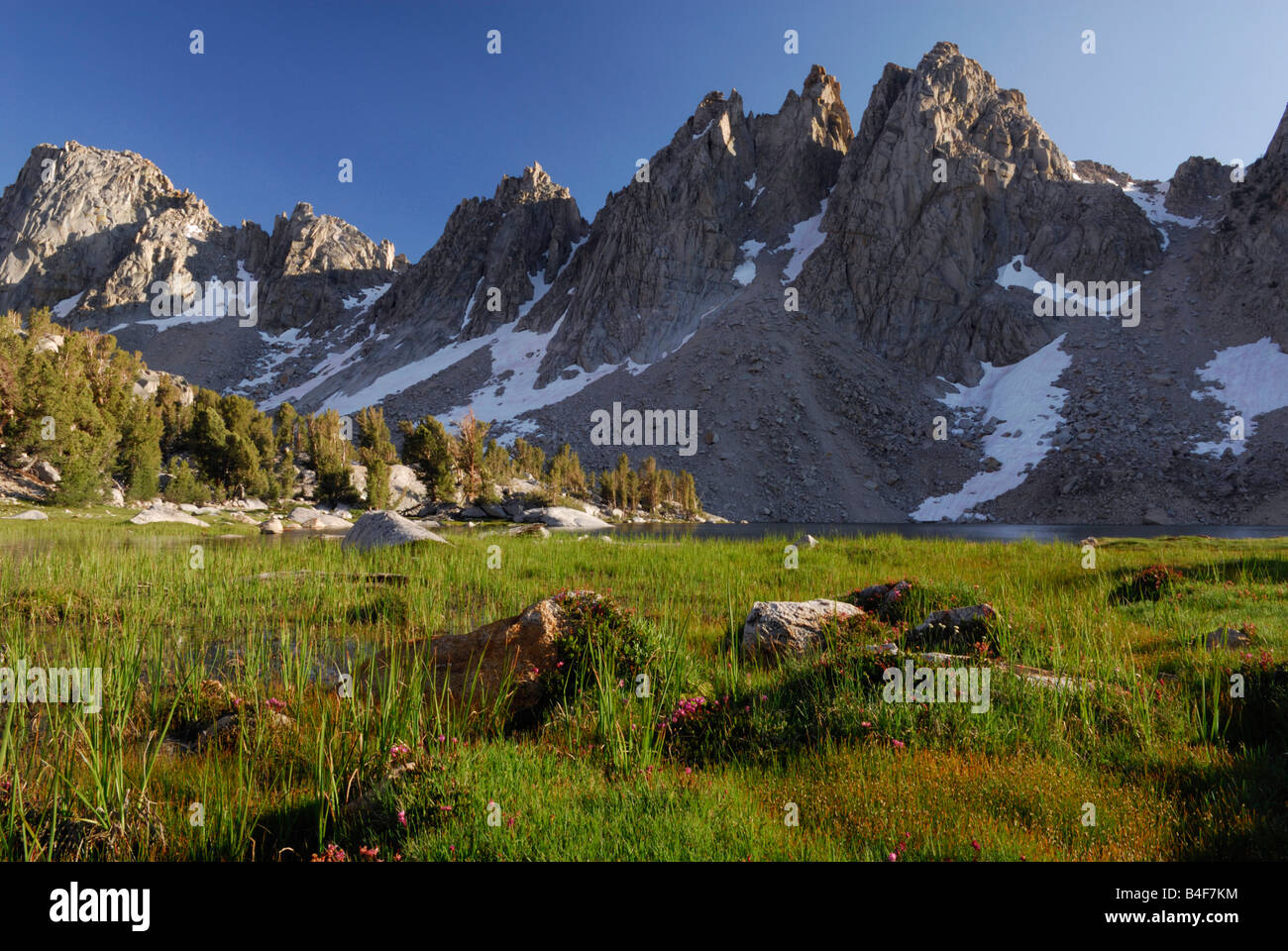 Mountain peaks at Kearsarge Lakes in Kings Canyon National Park ...