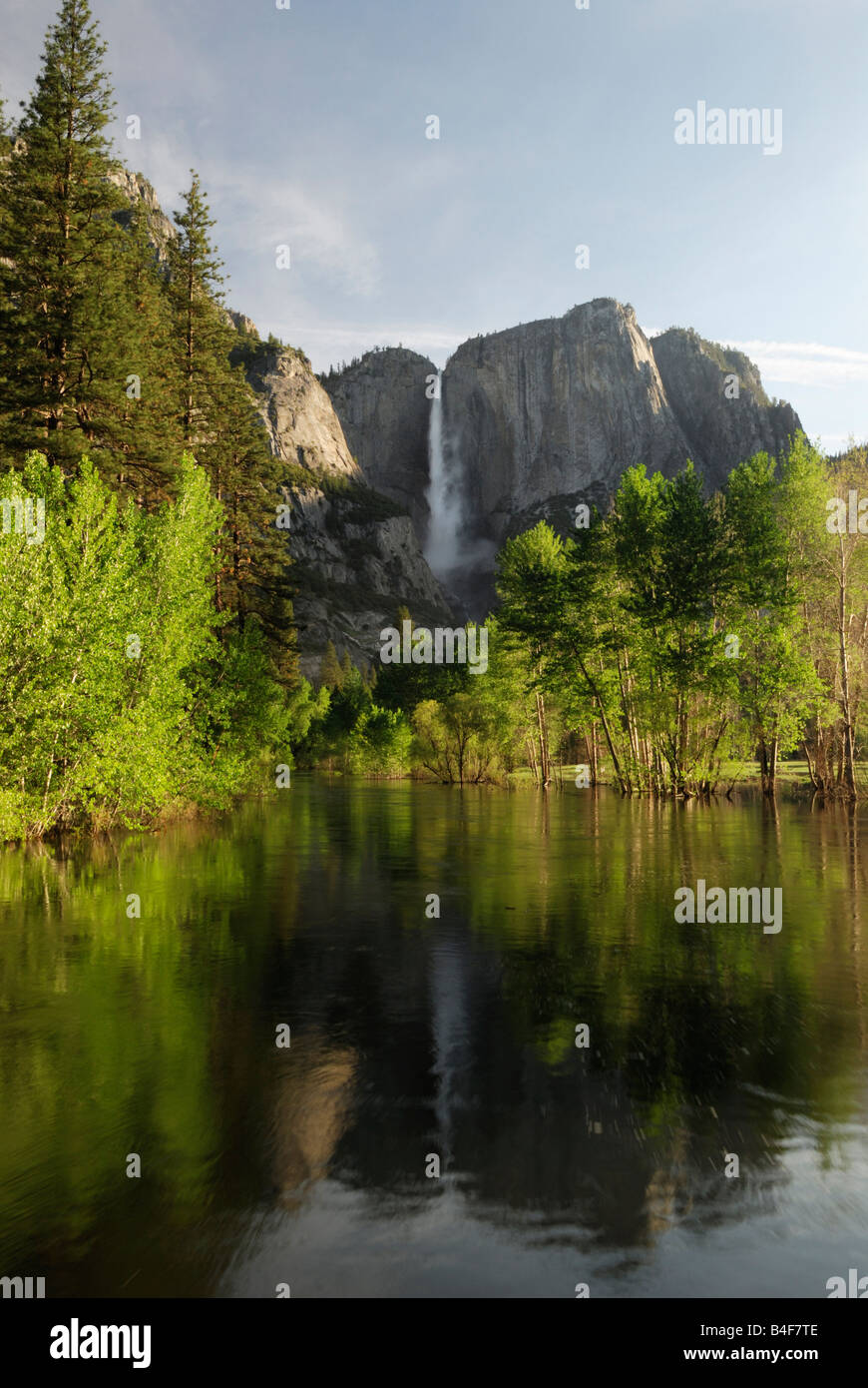 Spring flooding in yosemite valley hi-res stock photography and images ...