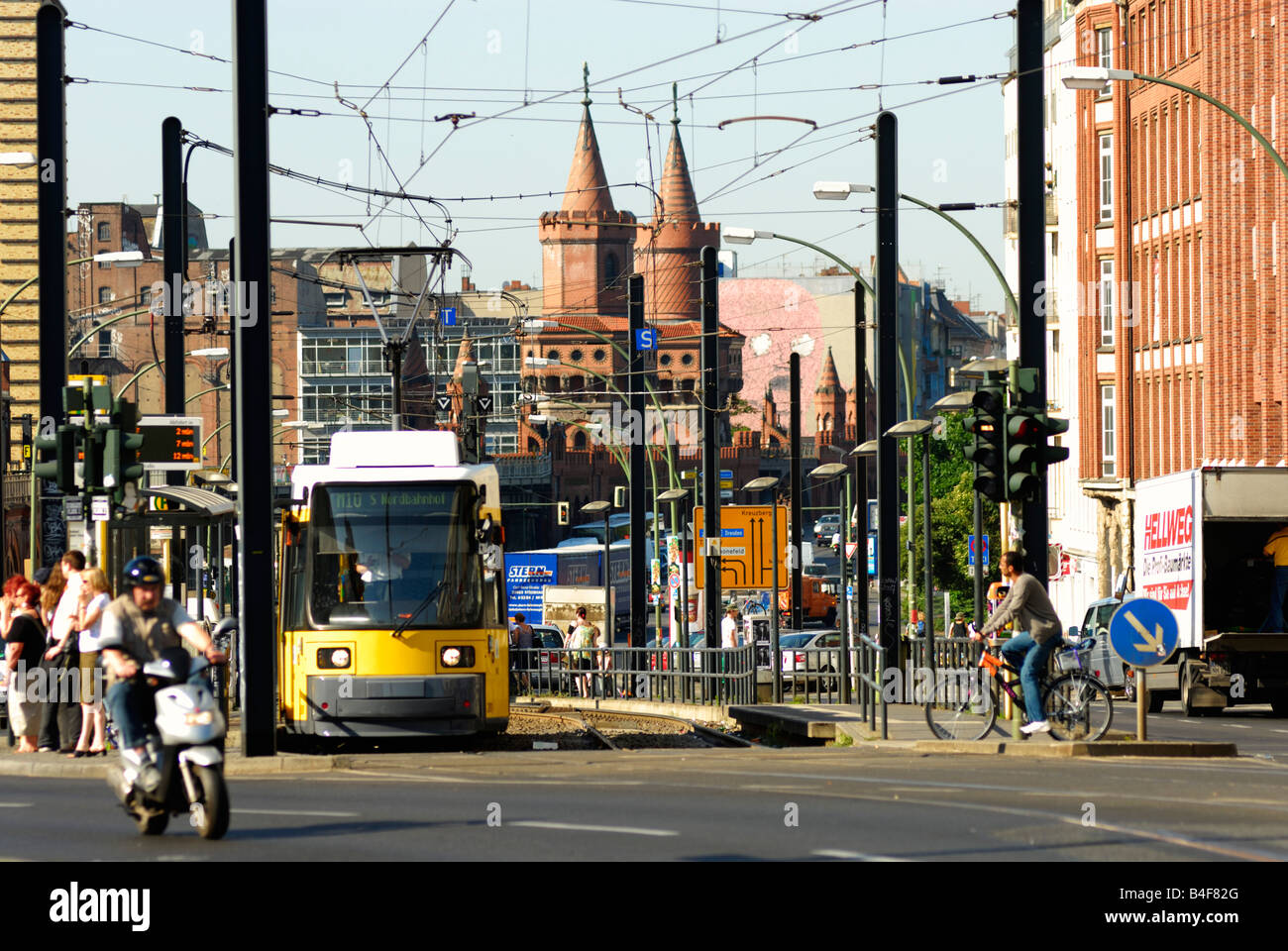 Warschauer Straße and Oberbaumbrücke, Berlin, Germany Stock Photo - Alamy