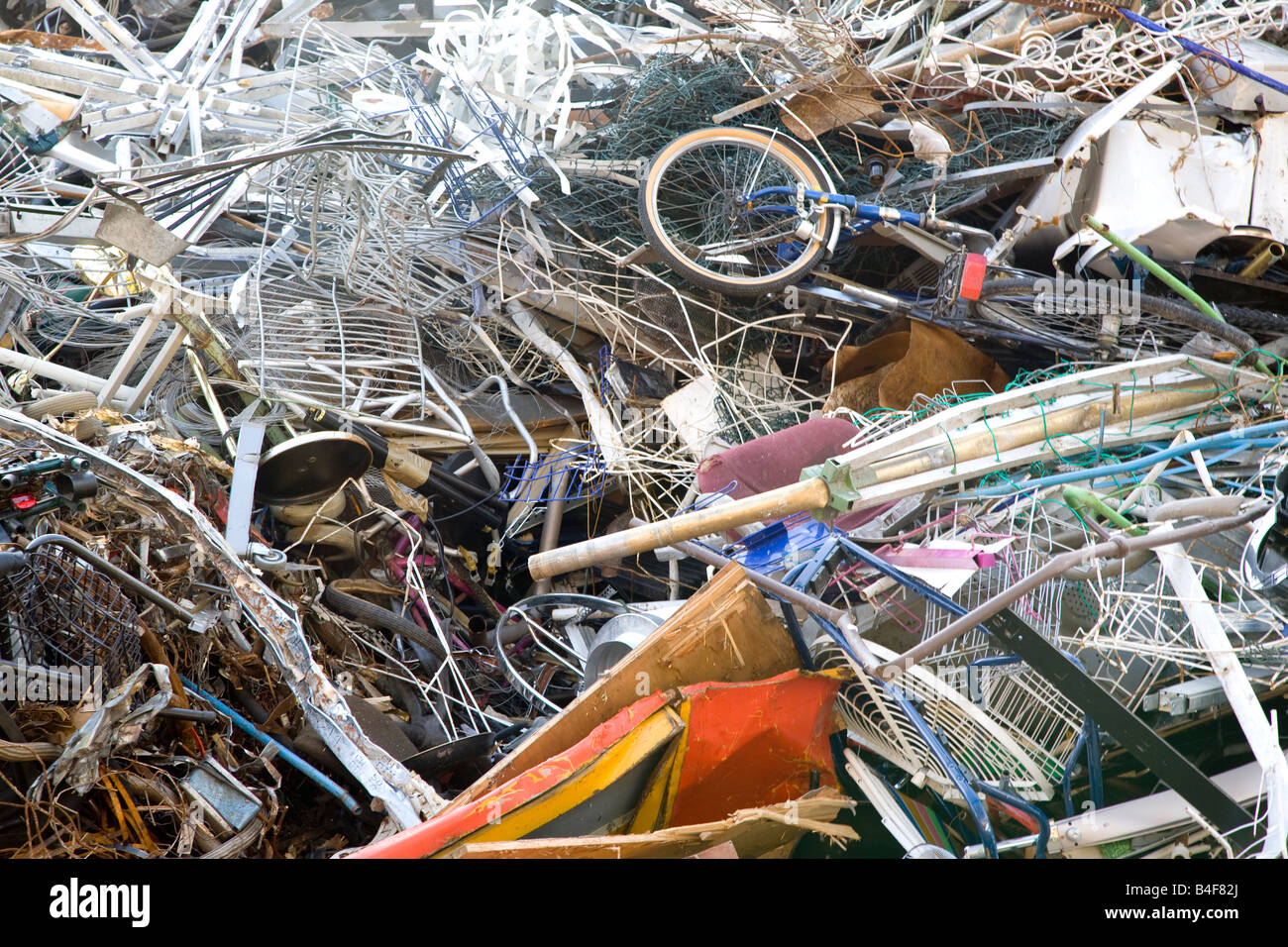 junk piled up in a scrapyard Stock Photo - Alamy