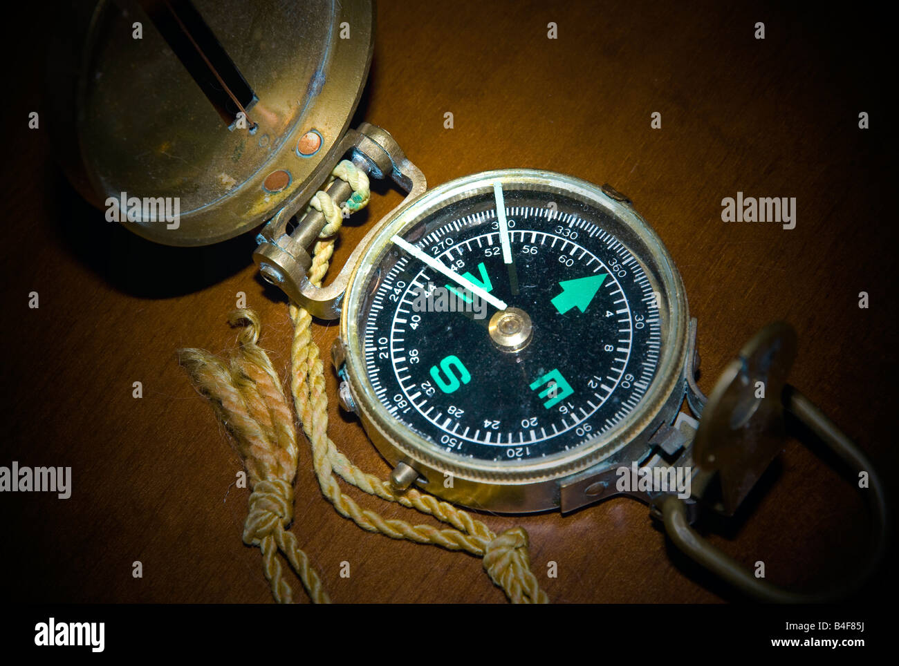 Antique compass degree direction hi-res stock photography and images ...