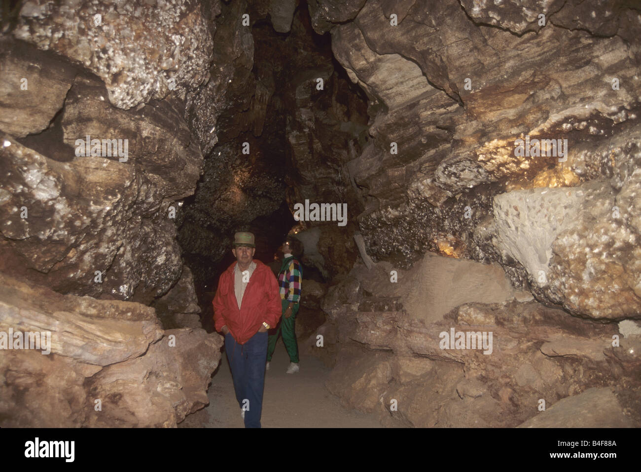 Longhorn Caverns State Park, TX, USA Wandering through the caverns ...