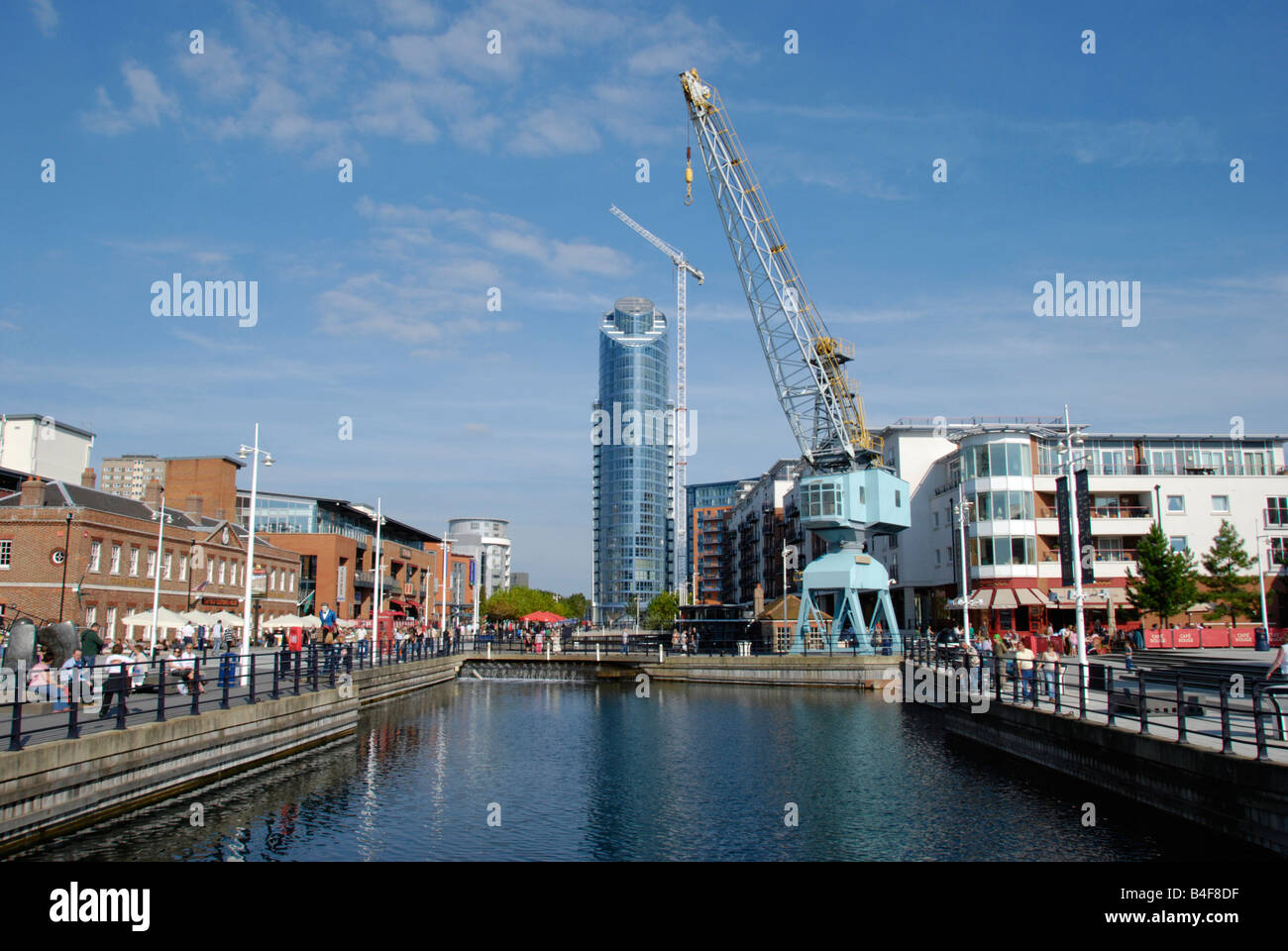 Gunwharf quays crane hi-res stock photography and images - Alamy
